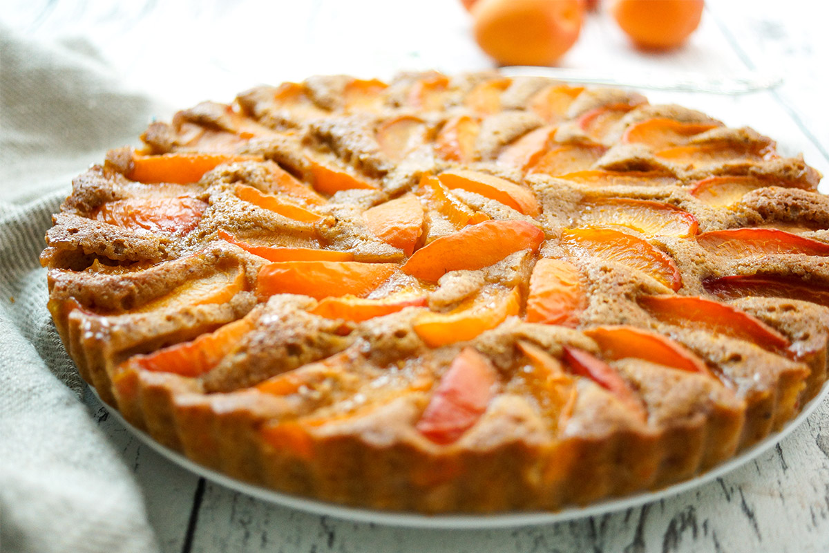 How to make a special homemade apricot tart for 8 people - Online ...