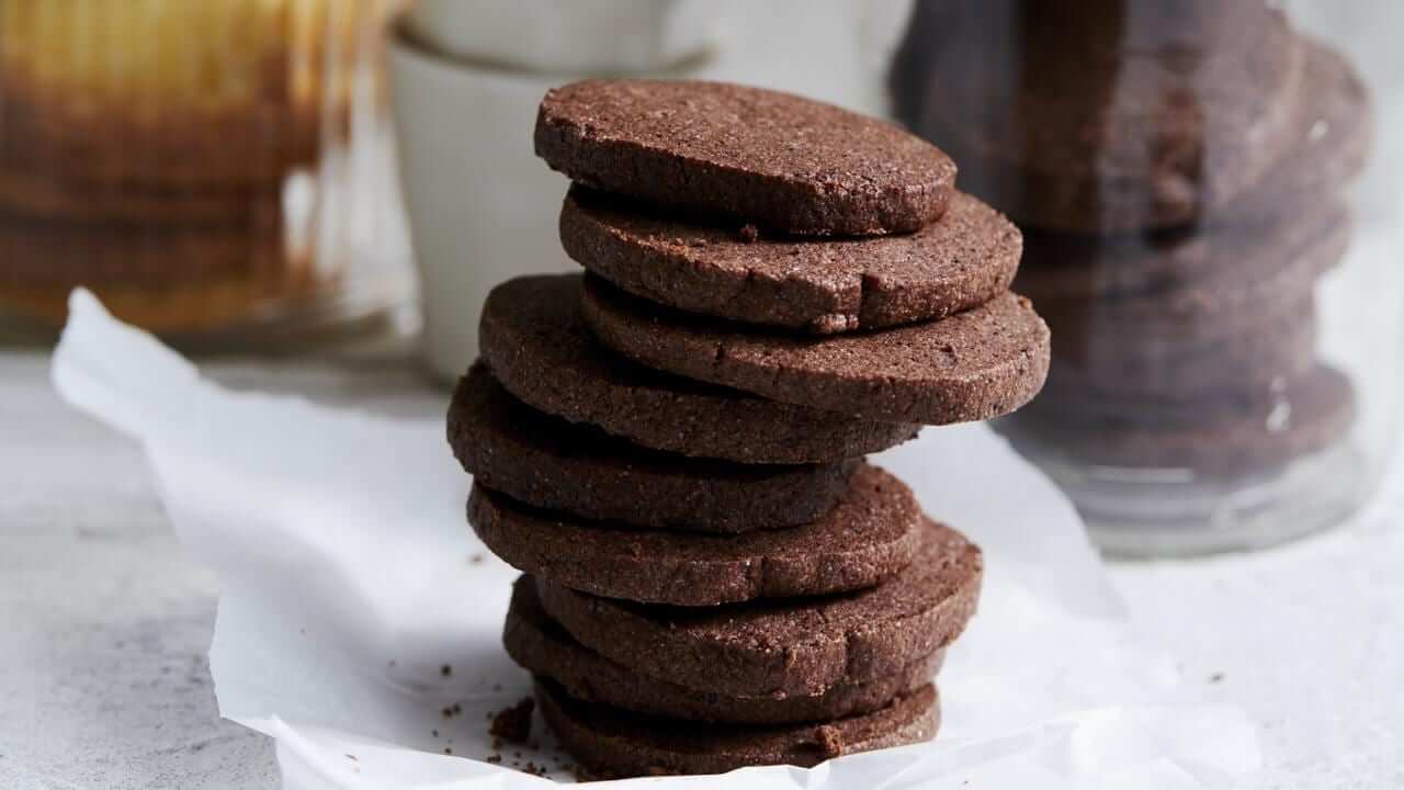 How to make simple chocolate biscuits for 5 people - online cooking ...