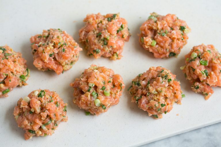 How to make simple, delicious homemade salmon cutlets, 8 pieces ...